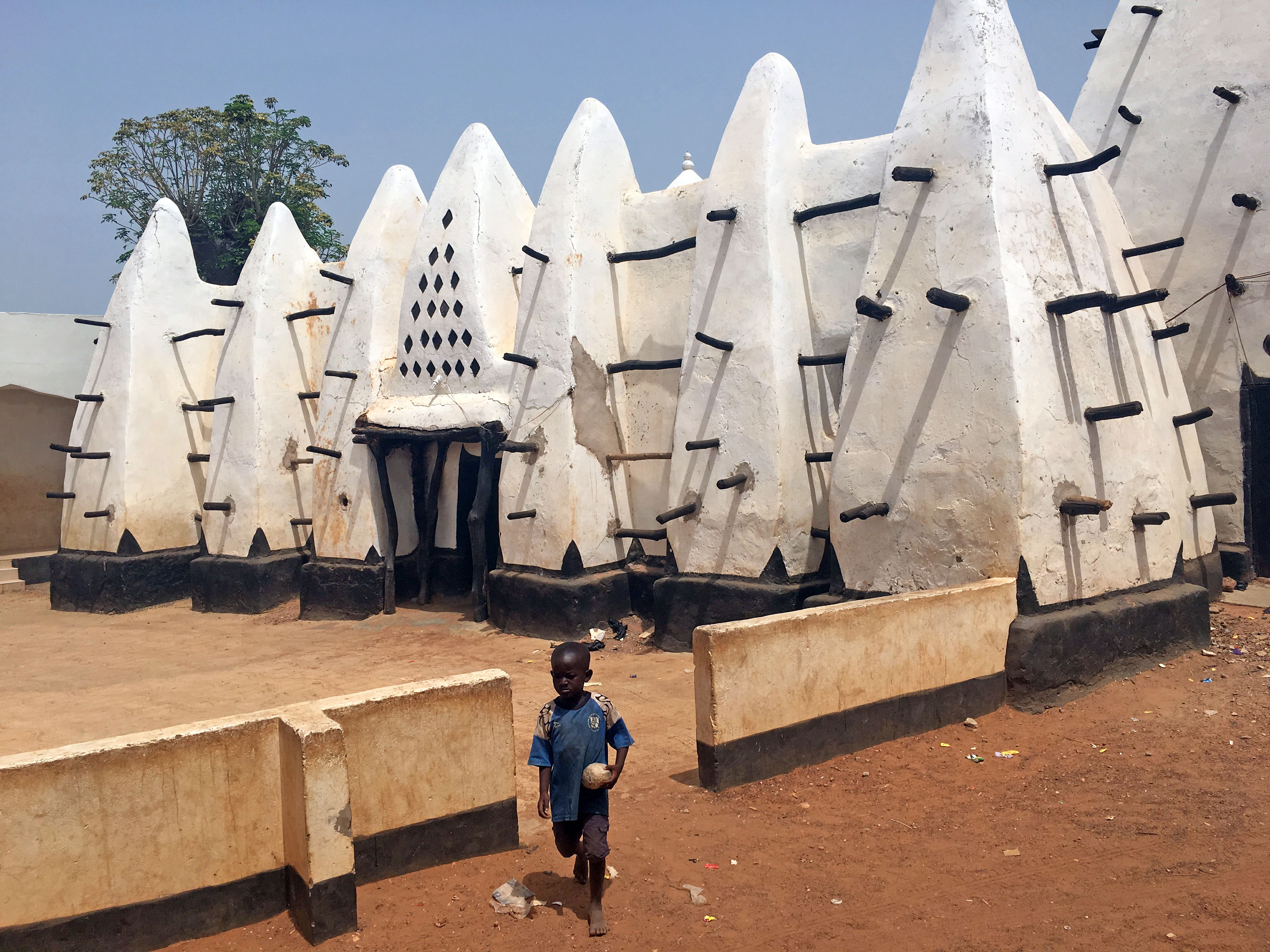 Excursiones desde Mole: la mezquita de Larabanga y la aldea de Mognori ...